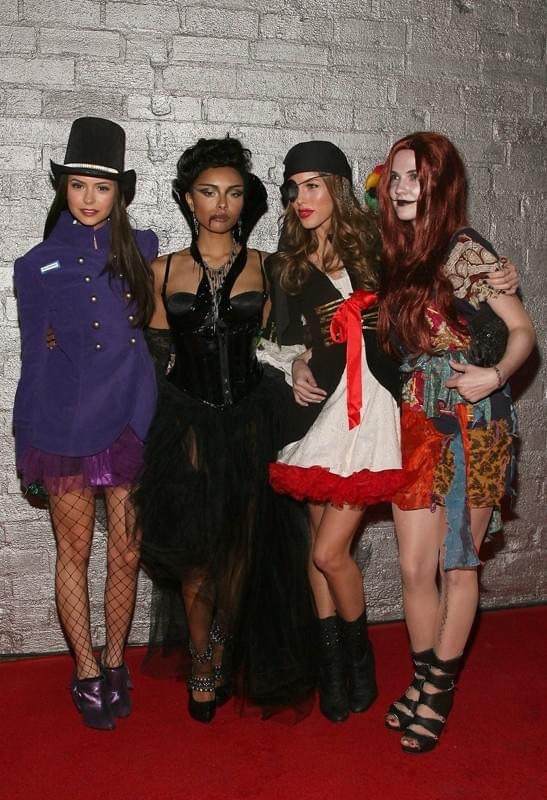 23 Best Teen Group Halloween Costumes That’ll Steal the Spotlight - Mekardo